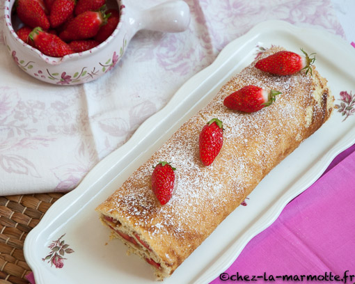 Roulé fraises rhubarbe – Marmotte cuisine… tradi